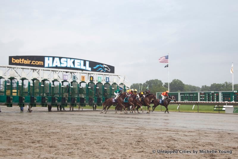A Day at the Races: Behind the Scenes at Monmouth Park Racetrack for ...
