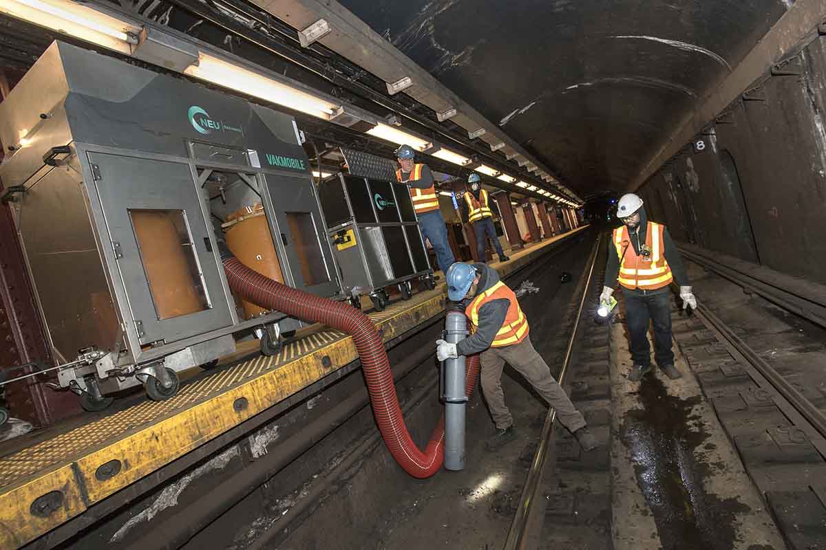 Cities 101: MTA Tests New "Vakmobile" Vacuum for Track Cleaning ...