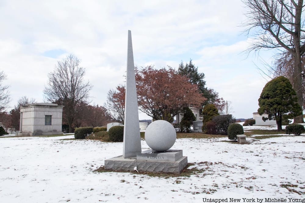 A Gravestone Modeled After the 1939 World's Fair at Kensico Cemetery ...