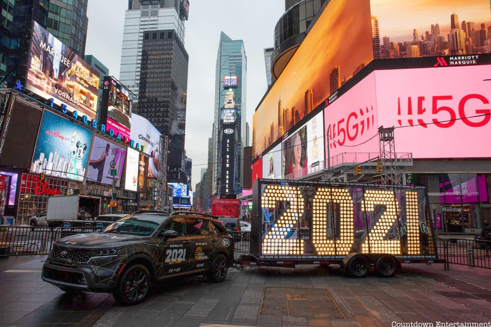 "2021" New Year's Eve Numerals Arrive in Times Square - Untapped New York