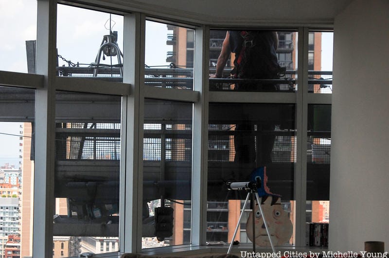 Watch NYC Window Washers On a Midtown Skyscraper 900 Feet Above ...