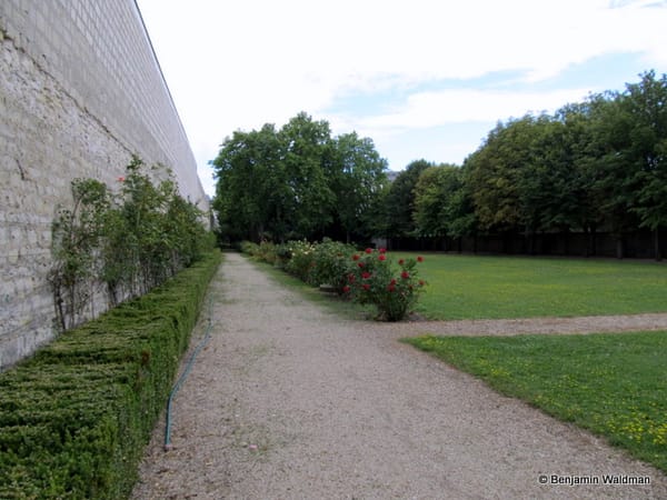 The Treasures of the Picpus Cemetery