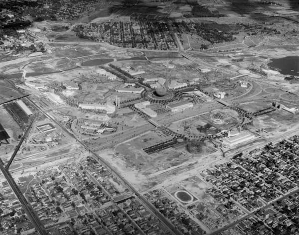 10 Facts About the Lost Giant Trylon and Perisphere from the 1939 World ...